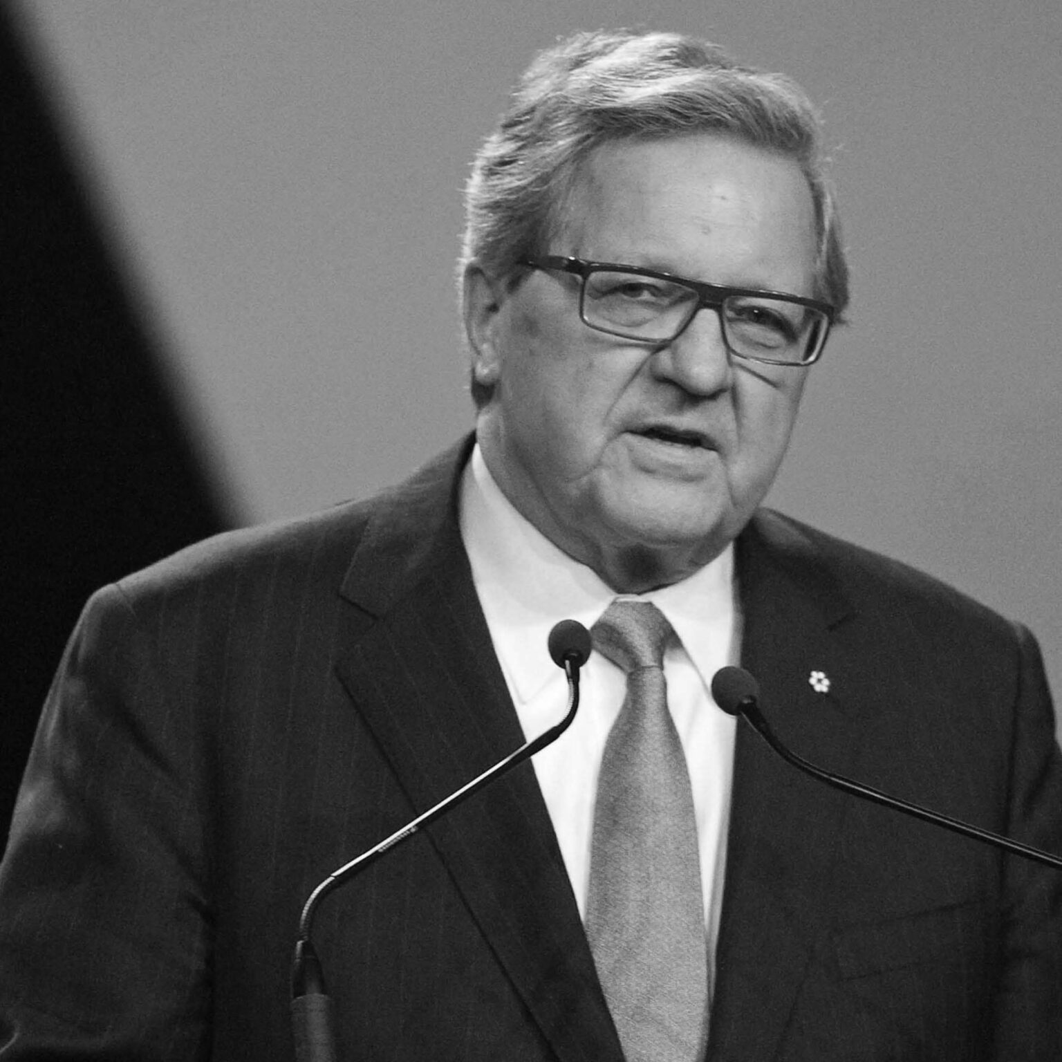 Home | Literary Review of Canada